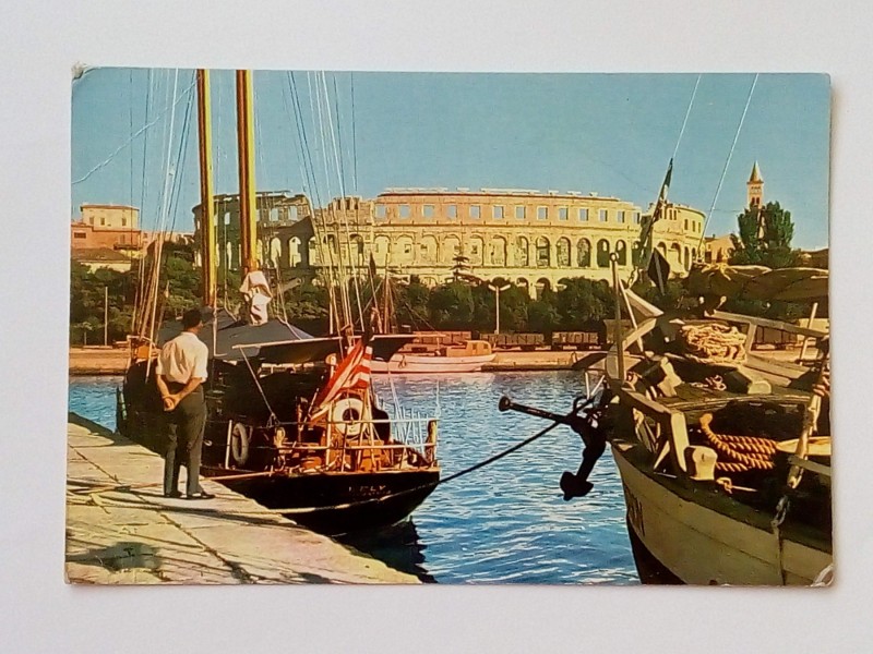 Ribarski Brodovi - Pula - Hrvatska - Putovala -