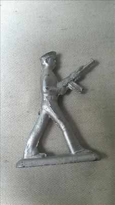 Metalni vojnik 6 cm, očuvan