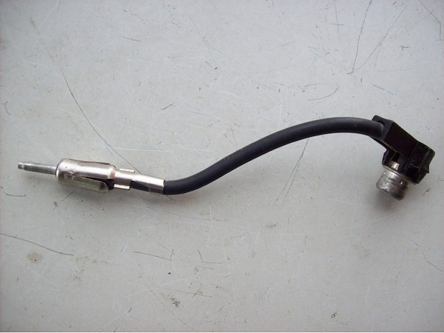 Adapter(kabal) za auto - antenu novi(DIN) tip na stari