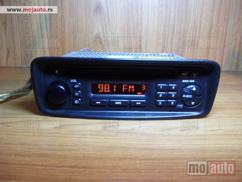 PEZO 206 Fabricki cd radio