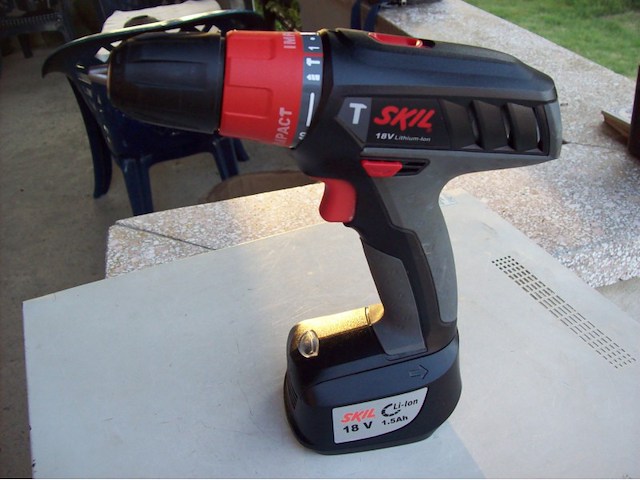 SKIL 18 V Lithium - Ion  2016 god.(sa cekicem)