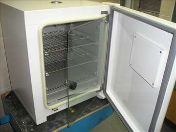 Inkubator 37C max (65C) sa rezolucijom 0.1C