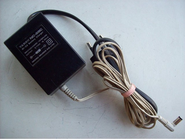 YAESU Ni - Cd punjac NC-28C(8.7V DC)