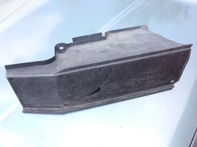 Poklopac akumulatora za BMW e30 324/325