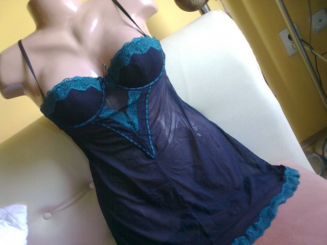 **H&;M Beauty** fantastican neglize sa brusom, vel.S