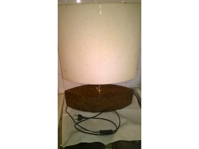 Stona lampa na postolju visina 46,sirina 40 cm. , E 27