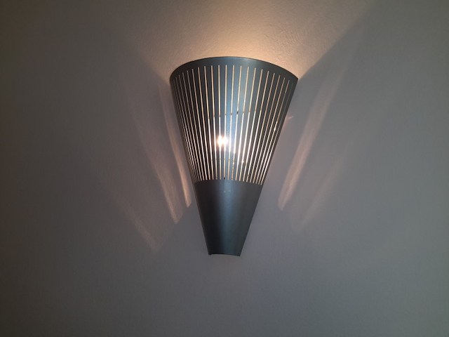 Ikea zidna lampa