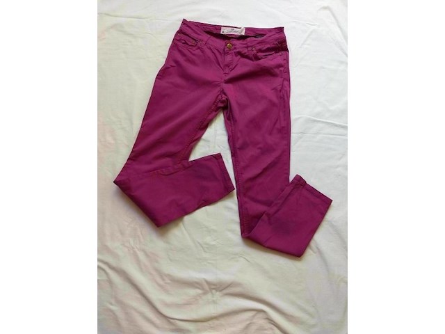 H &;;; M  pantalone predivne, vel.40