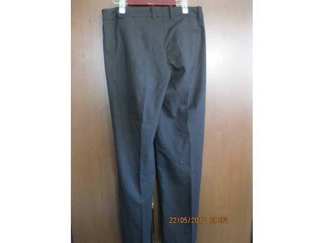 CRNE PANTALON H&;M 38-40-42