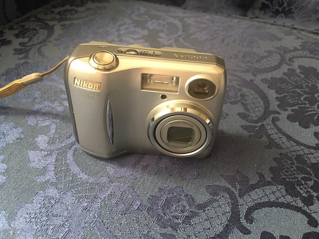 Nikon 4100