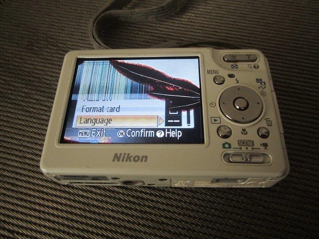 NIKON CoolPix S1 - NEISPRAVAN