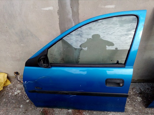 Opel Corsa B vozačeva vrata plava Z291