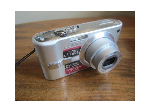 PANASONIC Lumix DMC-FX10 - NEISPRAVAN(slomljen display)