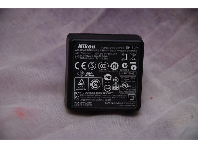 NIKON PUNJAČ  EH-69P (bez USB kabla)