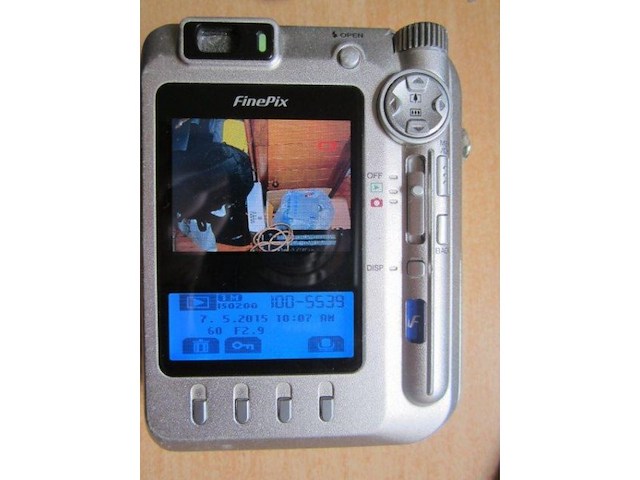 FujiFilm FinePix F610 + Dock - NEKOMPLETAN