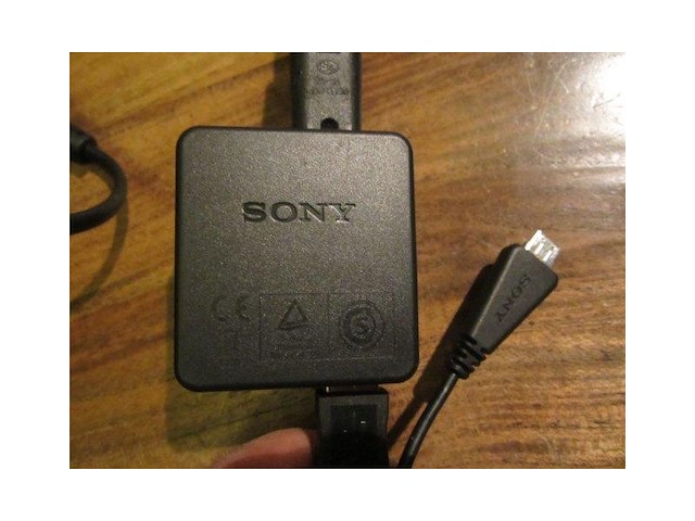 Sony punjač AC-UB10 sa USB kablom Type3