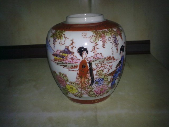 **Kineska porcelanska vaznica**