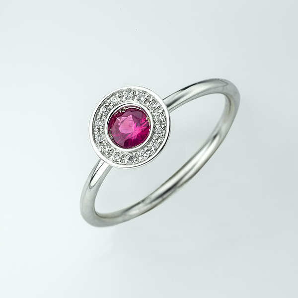 Brilijantski prsten sa rubinom