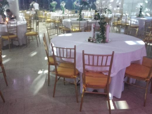 okrugli stolovi za svadbe prodaja