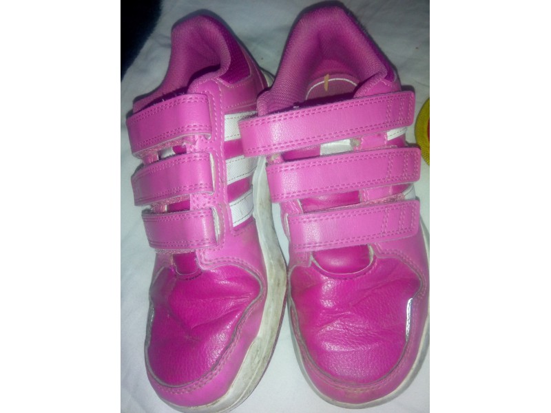 Addidas patike br 32