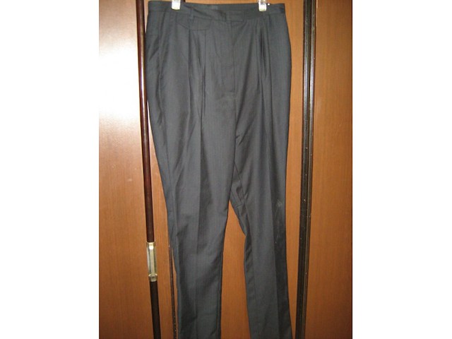 CRNE PANTALONE VERO MODA 38 i VEĆE