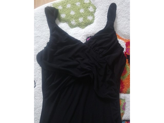 Mala crna haljina, M, Italija