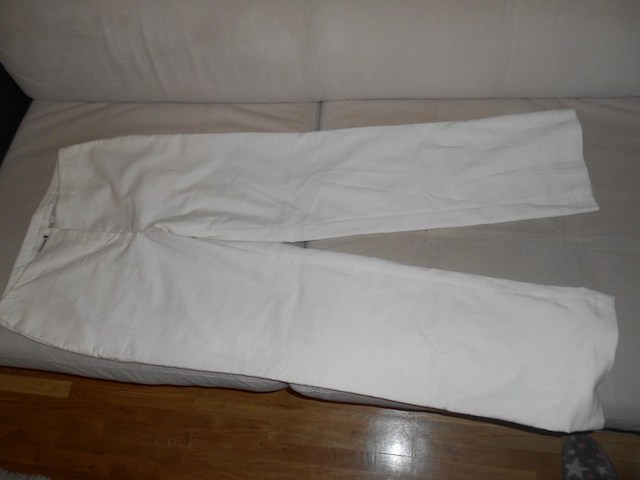 Bele deblje pantalone