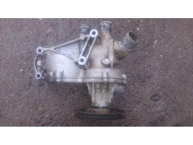 VODENA PUMPA MOTORA AUDI 80 B4