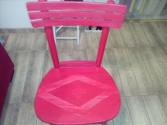 Etno crvena stolica