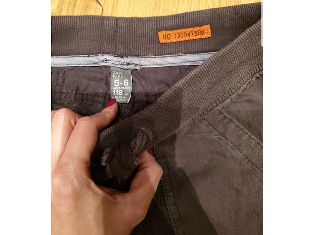 ZARA tanje sive pantalone za decake 5-6