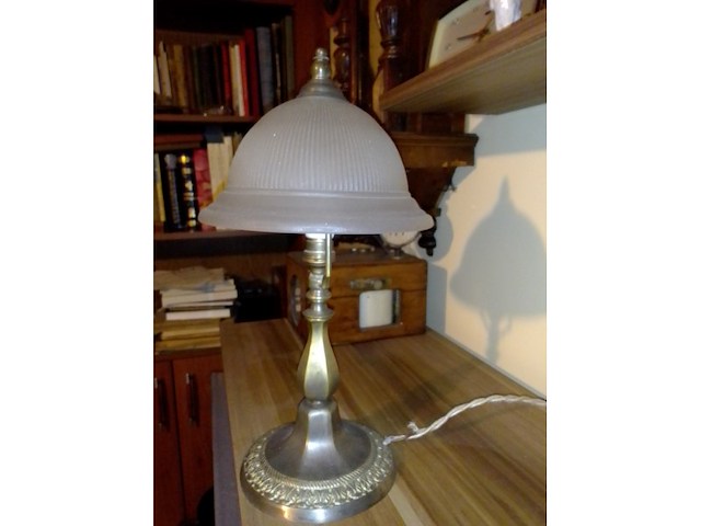 Stara posrebrena lampa