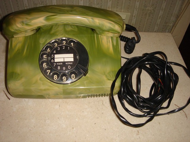 Nekorišćen klasični telefon iz nemačke