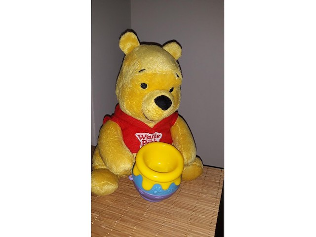 Winnie the pooh meda sa ćupom