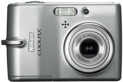 Digitalni fotoaparat NIKON Coolpix L11 6.0 MegaPixela, 3xzoom, 2.4" LCD, srebrne boje