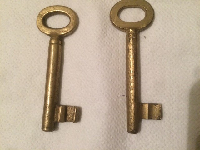 Mesingani ključevi / Brass keys (2 komada / pcs.)
