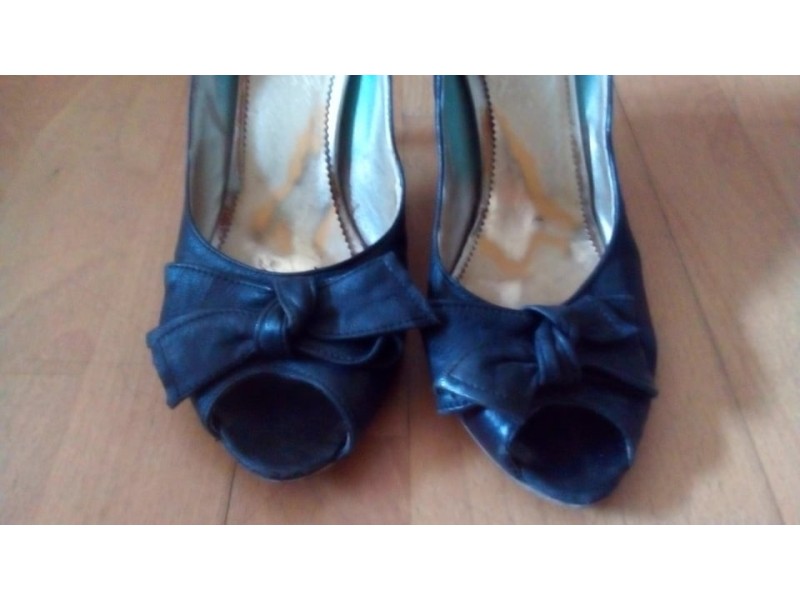 Italijanske kožne klasične cipele 39 br.ali je 38,5 b