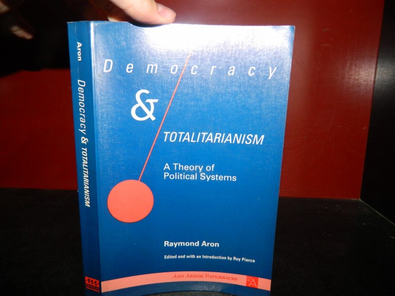 Demokratija i totalitarizam - teorija političkih sistem