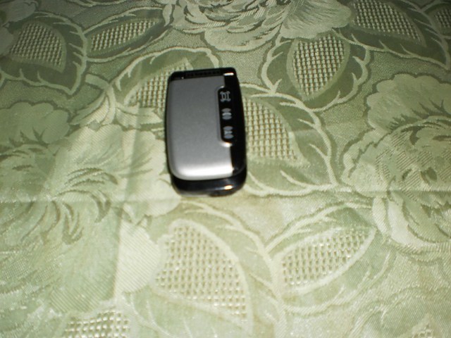 Alcatel OT-E256 - mobilni telefon iz 2005 godine