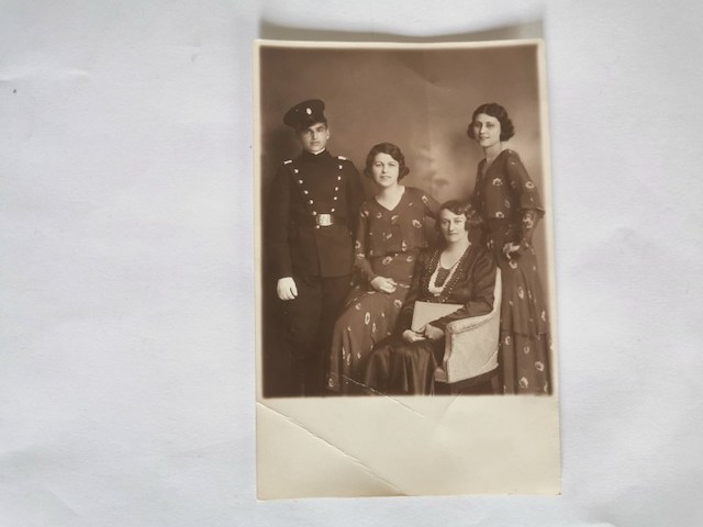 Stara fotografija - razglednica, porodica, Vrsac 1932