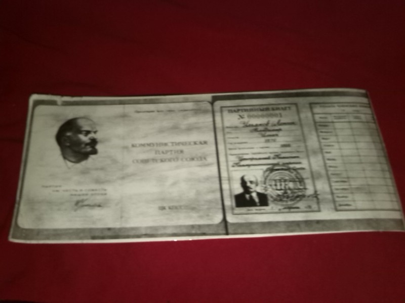 ARHIVSKA CRNO BELA lenjin clan.karta komunist .partije