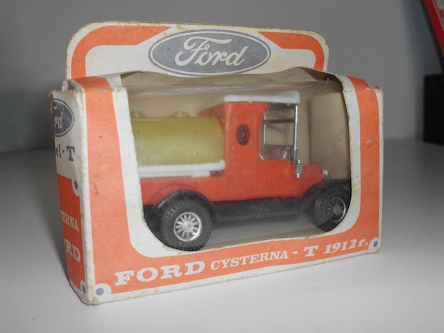 Automobil - Ford cysterna - model T skala 1:35 novo