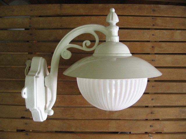 Fenjer - zidna lampa 1/3 P-bela