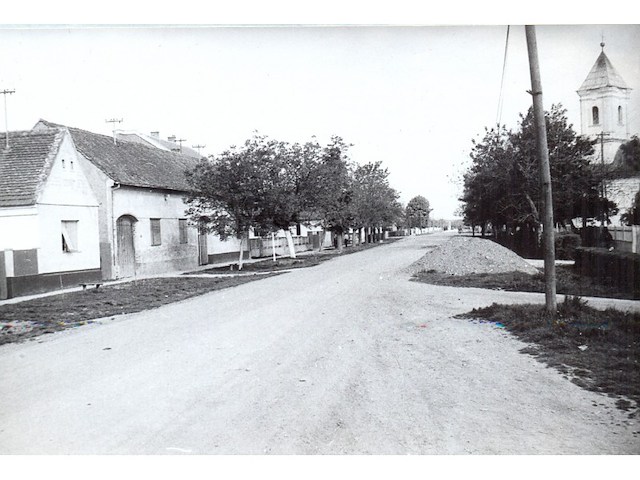 Glavna ulica u naselju Jamena.