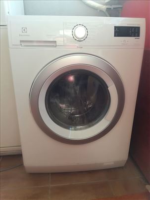 Mašina za pranje i sušenje veša Electrolux