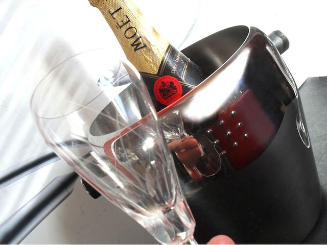 Lux SKUPOCENA  šampanj  Posuda za  Vino LED