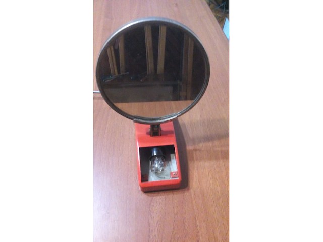 Stara lampa sa ogledalom