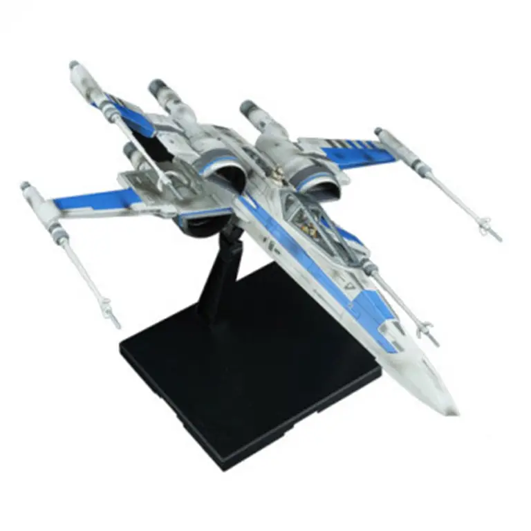 BANDAI STAR WARS 1/72 BLUE SQUADRON RESISTANCE X-WING FIGHTER MODEL KIT (034400)