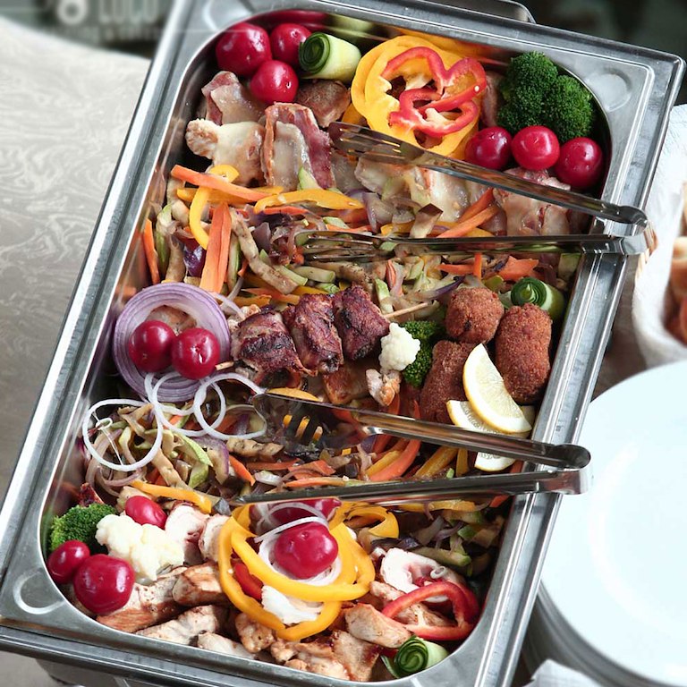 Poco loco posluženje – specijaliteti od mesa sa prilogom 1kg