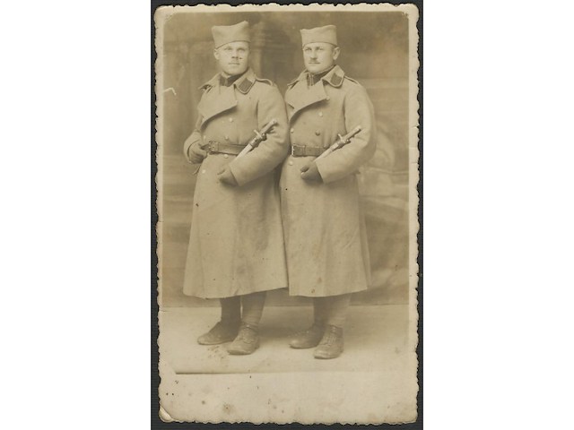 srpski vojnici sa bajonetom
