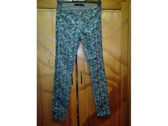 **Karl Lagerfeld pantalone**